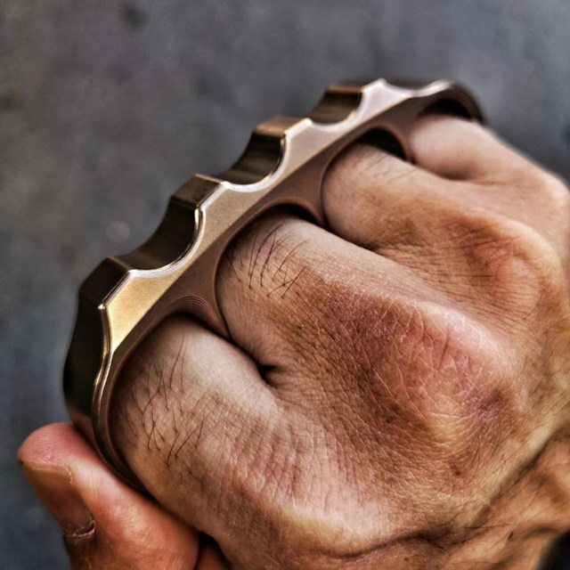 Kasfly, Caesar Pea Titanium Alloy Copper Copper Outdoor Defense Play EDC