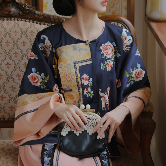 Yiyi's homemade lion roller embodium player pushes embroidery retro ...