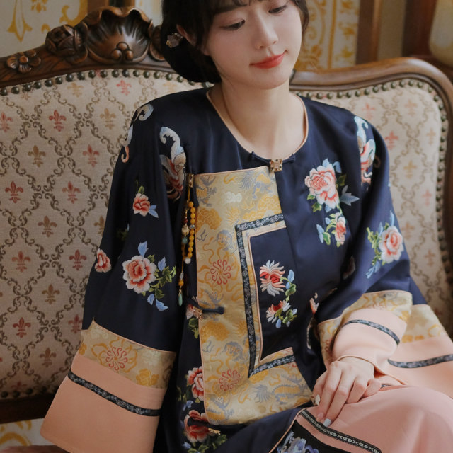 Yiyi's homemade lion roller embodium player pushes embroidery retro ...