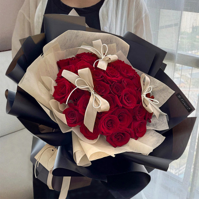 Bouquets of flowers in the same city send my girlfriend's mother red ...