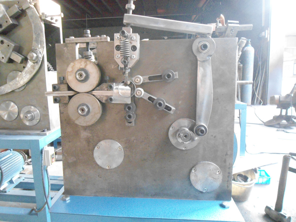 【供应】4毫米弹簧机低价位高品质易调试高效率电脑数控弹簧机-阿里巴巴