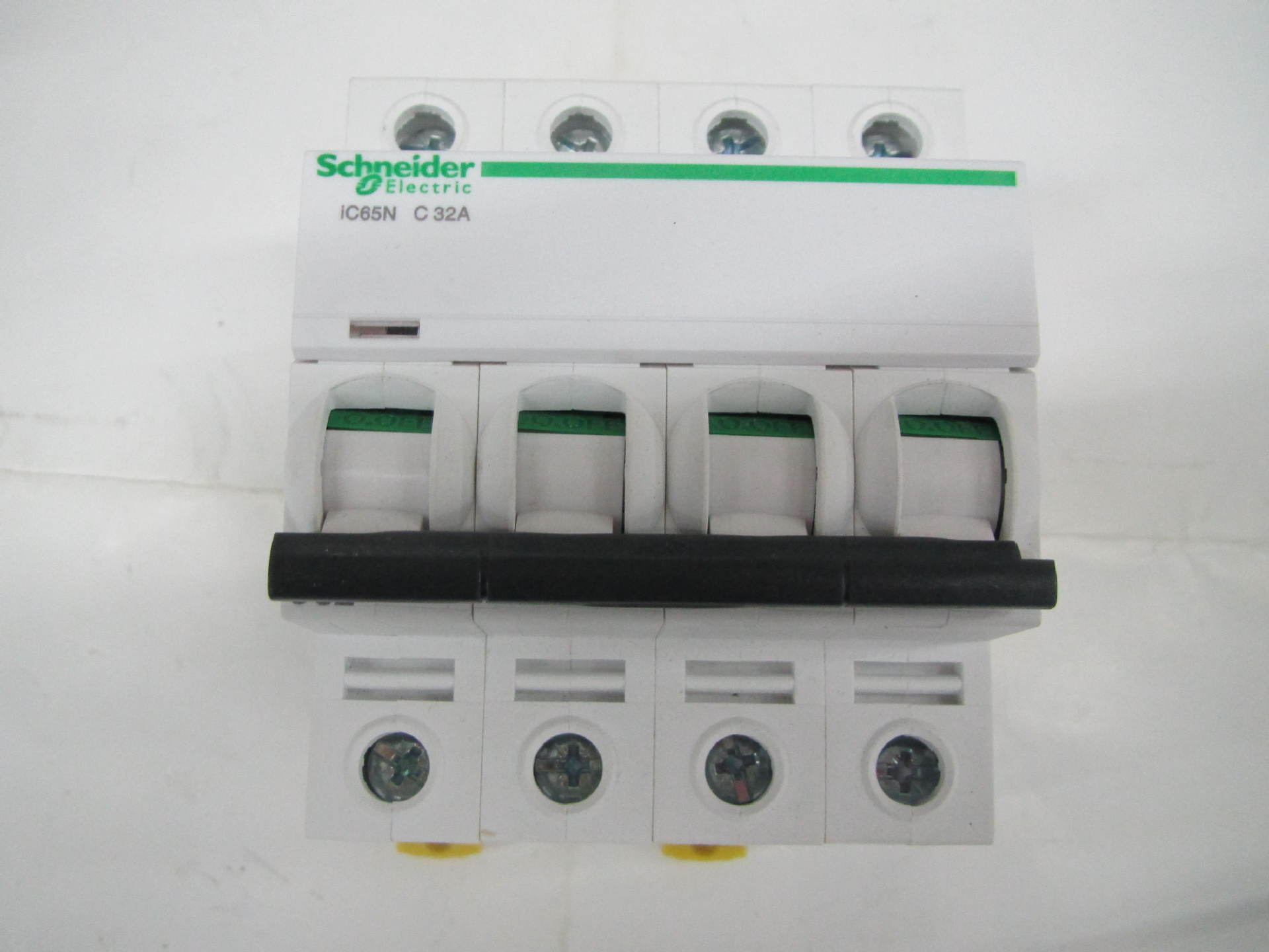 原装正品iC65N 4P C32A Schneider空气开关小型断路器-阿里巴巴