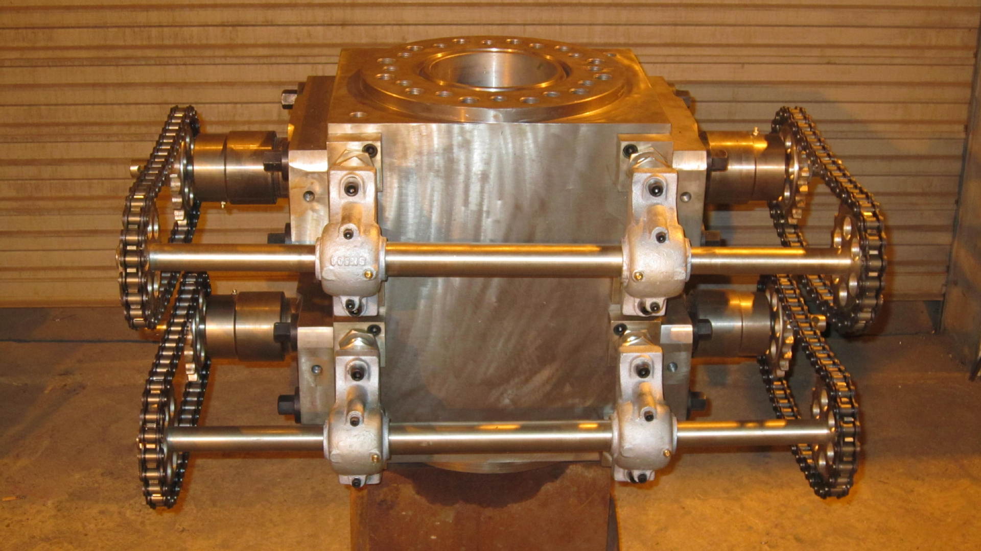 供应闸板式链轮双向联动锁紧防喷器 - 机械设备批发网