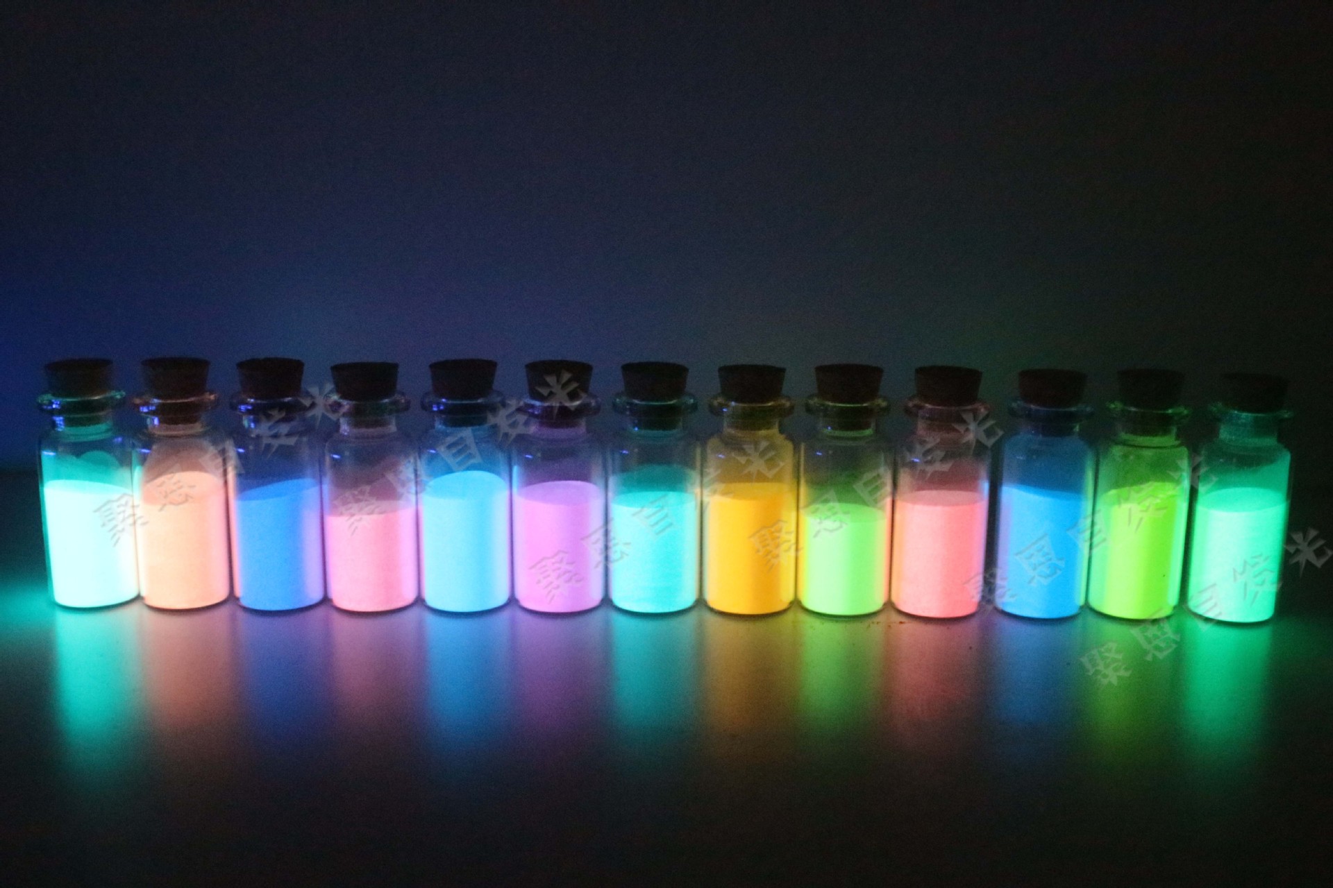 高亮大红夜光粉 白色荧光 红光夜光粉 油性红色白色荧光粉100克-阿里巴巴