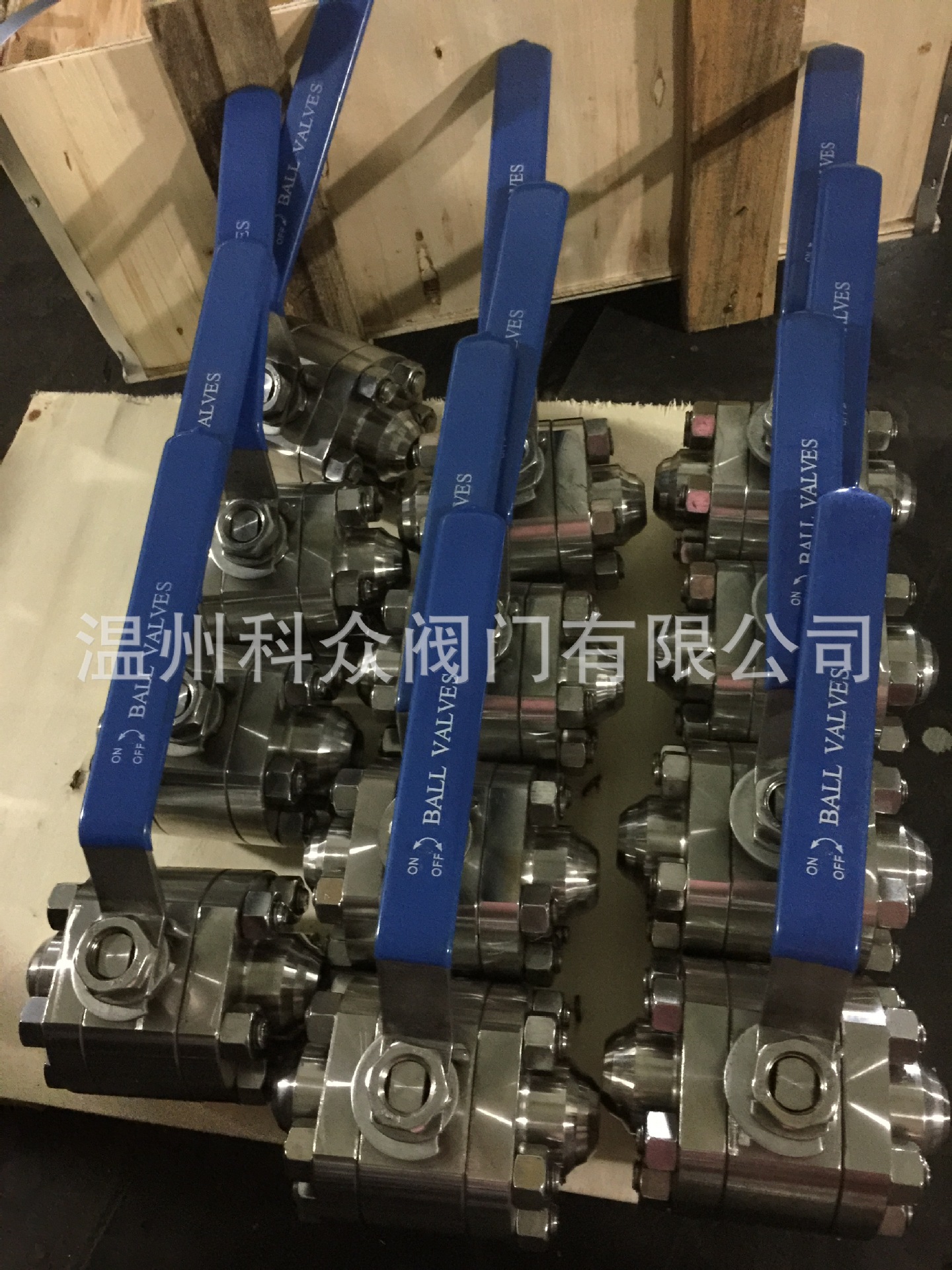 Q11F/N/Y-800LB/900LB/1500LB三片式锻钢螺纹丝扣球阀 - 阀批发交易网