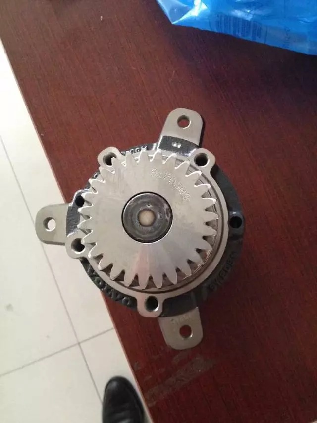 沃尔沃TAD1240/1/2VE/GE柴油发动机原厂水泵总成-阿里巴巴