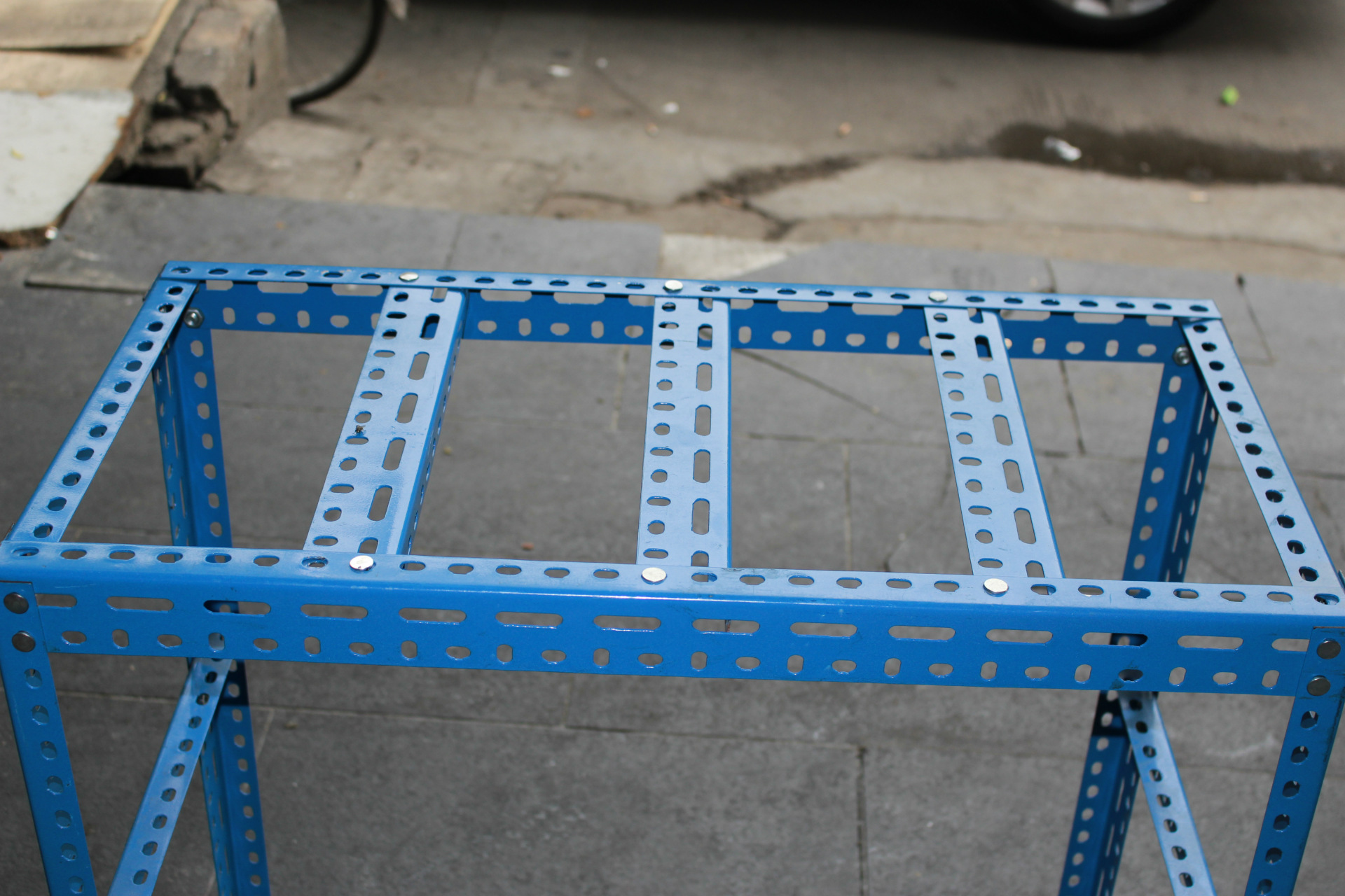 货架材料组装花三角铁条自由组合定制组装仓储超市架多孔铁架子-阿里巴巴