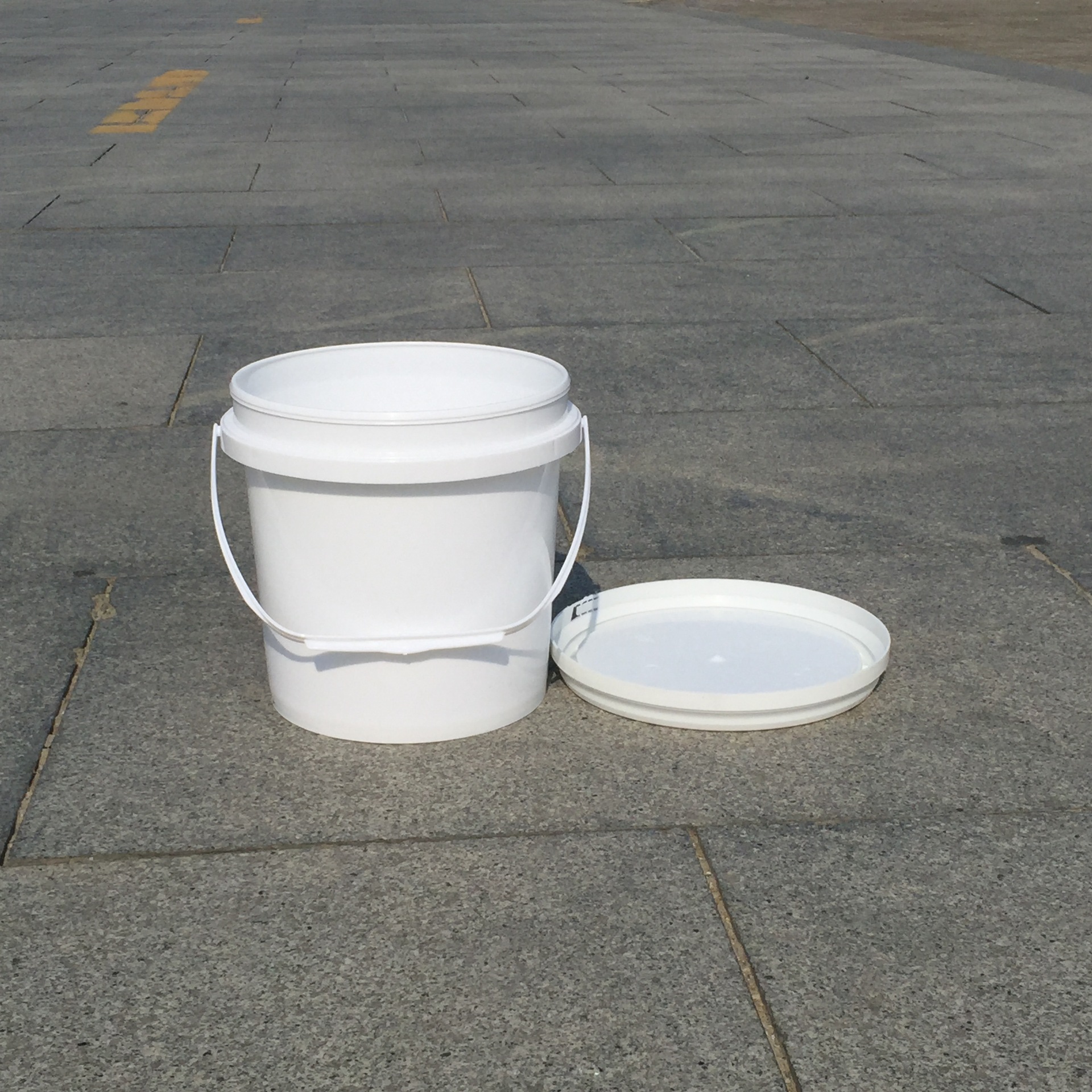 【供应】2L塑料桶 2公斤塑胶桶 白色 涂料油漆桶 机油包装桶-阿里巴巴