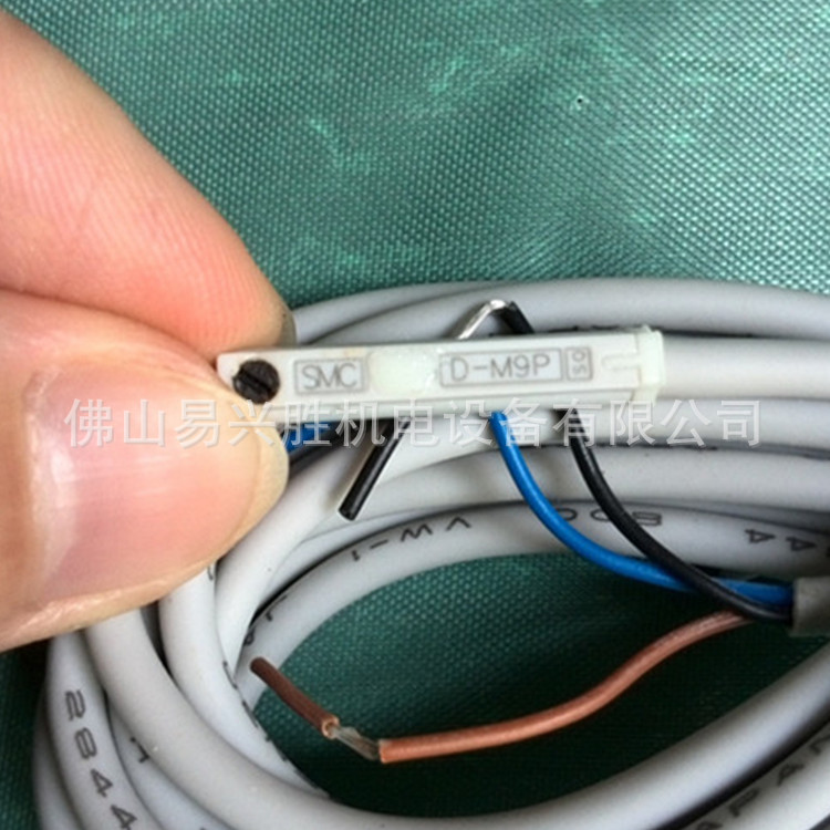 现货SMC无触点磁性开关D-M9P 3线式气缸运行传感器-阿里巴巴