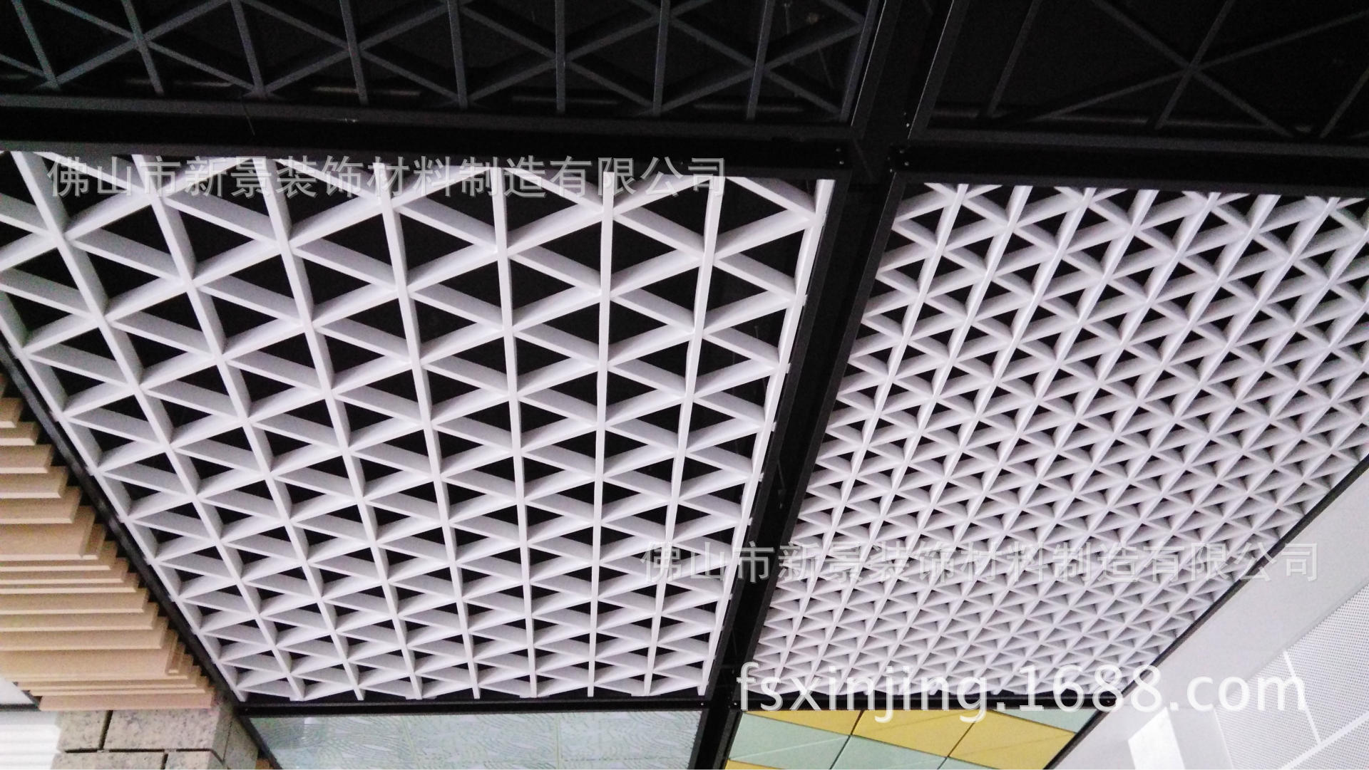 【佛山新景】定制优质铝三角格栅幕墙铝合金装饰格子天花厂家批发-阿里巴巴