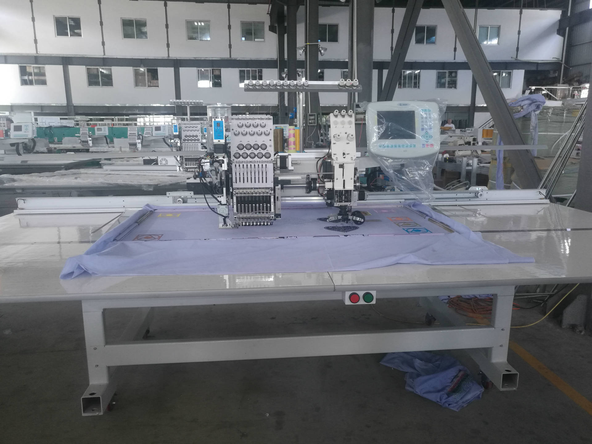 绣花机 单头电脑刺绣机 双头12头平绣帽绣成衣绣毛巾绣工业绣花机-阿里巴巴