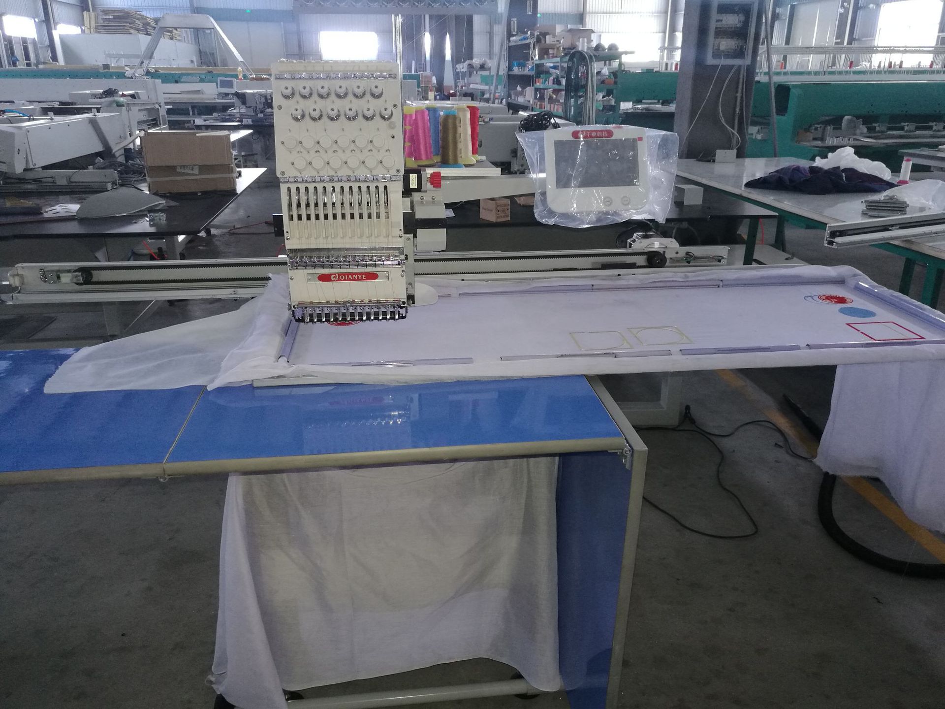 绣花机单头电脑刺绣机双头12头平绣帽绣成衣绣毛巾绣工业绣花机-阿里巴巴