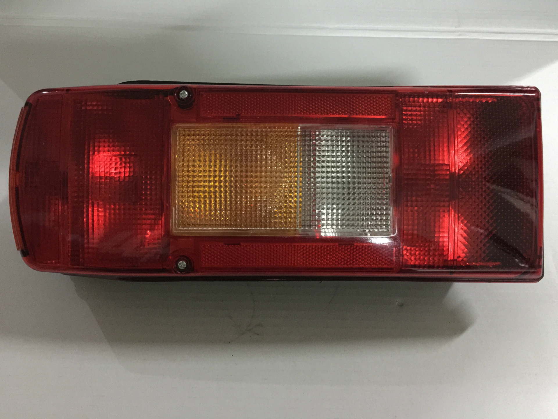 高质量卡车尾灯 OEM 21097447 LH FM12/FH12-阿里巴巴