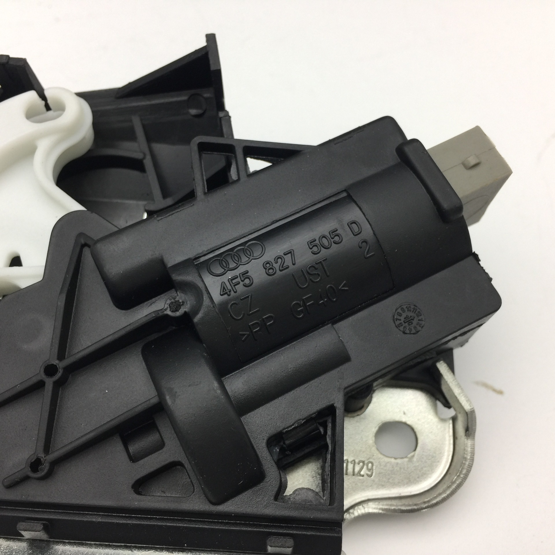 速腾迈腾 B7L后备箱锁块电机马达总成4F5827505D-阿里巴巴