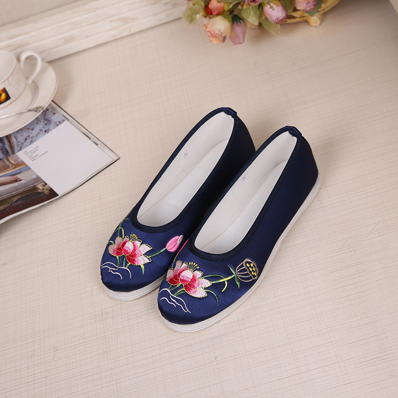 Old Beijing handmade cloth shoes mille-feuille embroidered taichi qipao ...