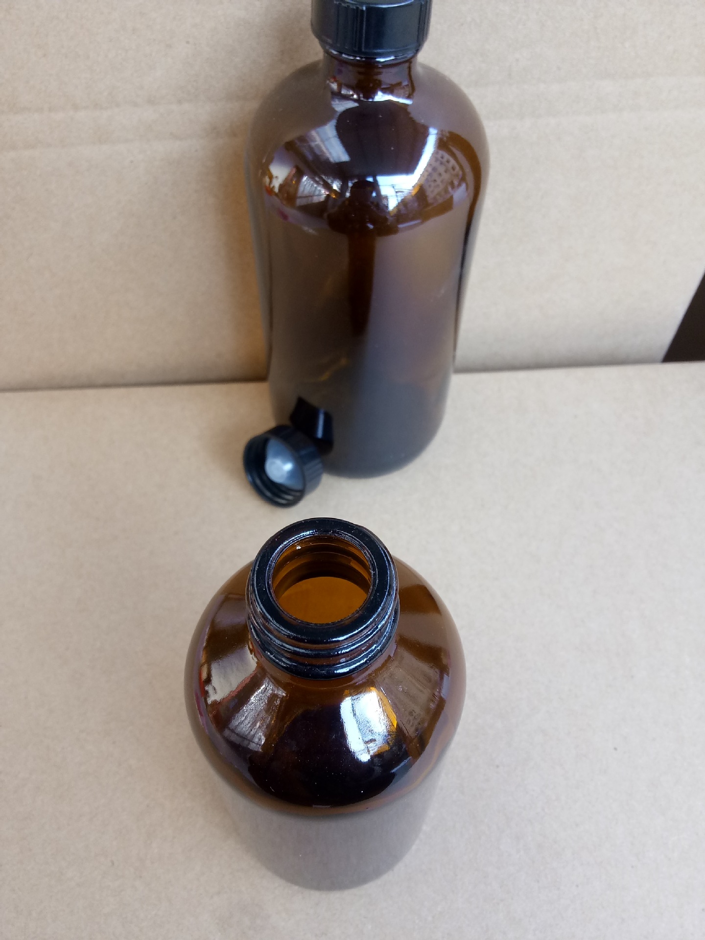 厂家直销 现货 500m毫升棕色茶色波斯顿波士顿玻璃瓶烟油瓶精油瓶-阿里巴巴