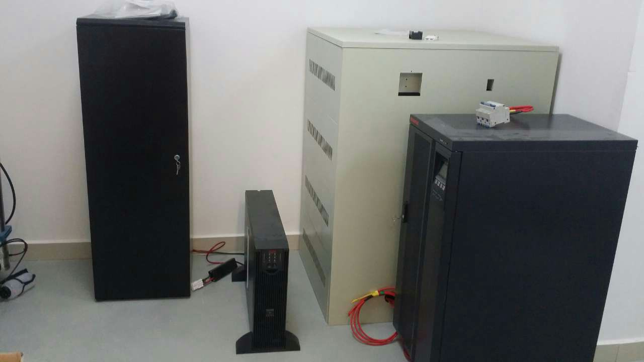 APC SURT6000XLICH 6KVA/4800W内置电池UPS电源Smart-UPS RT 6000-阿里巴巴