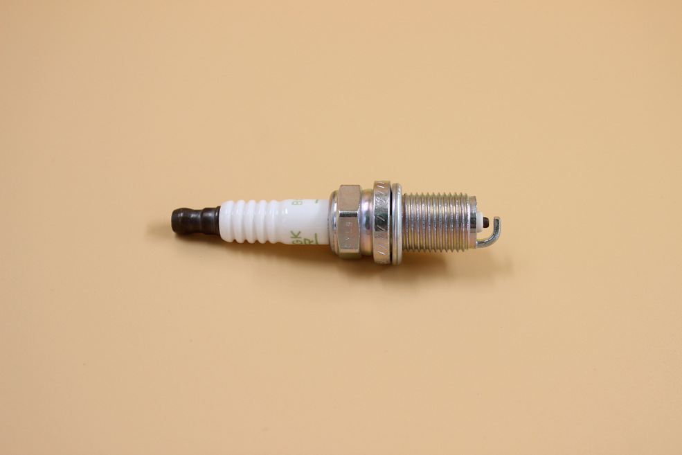 Supply Suitable for nissan nissan sunshine spark plug 22401-50y05 ...