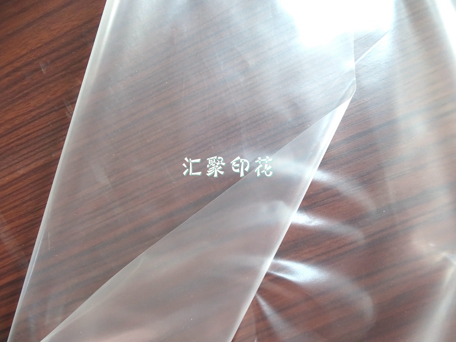 磨砂TPU薄膜 5丝TPU膜 TPU雨衣面料 双面磨砂TPU-阿里巴巴