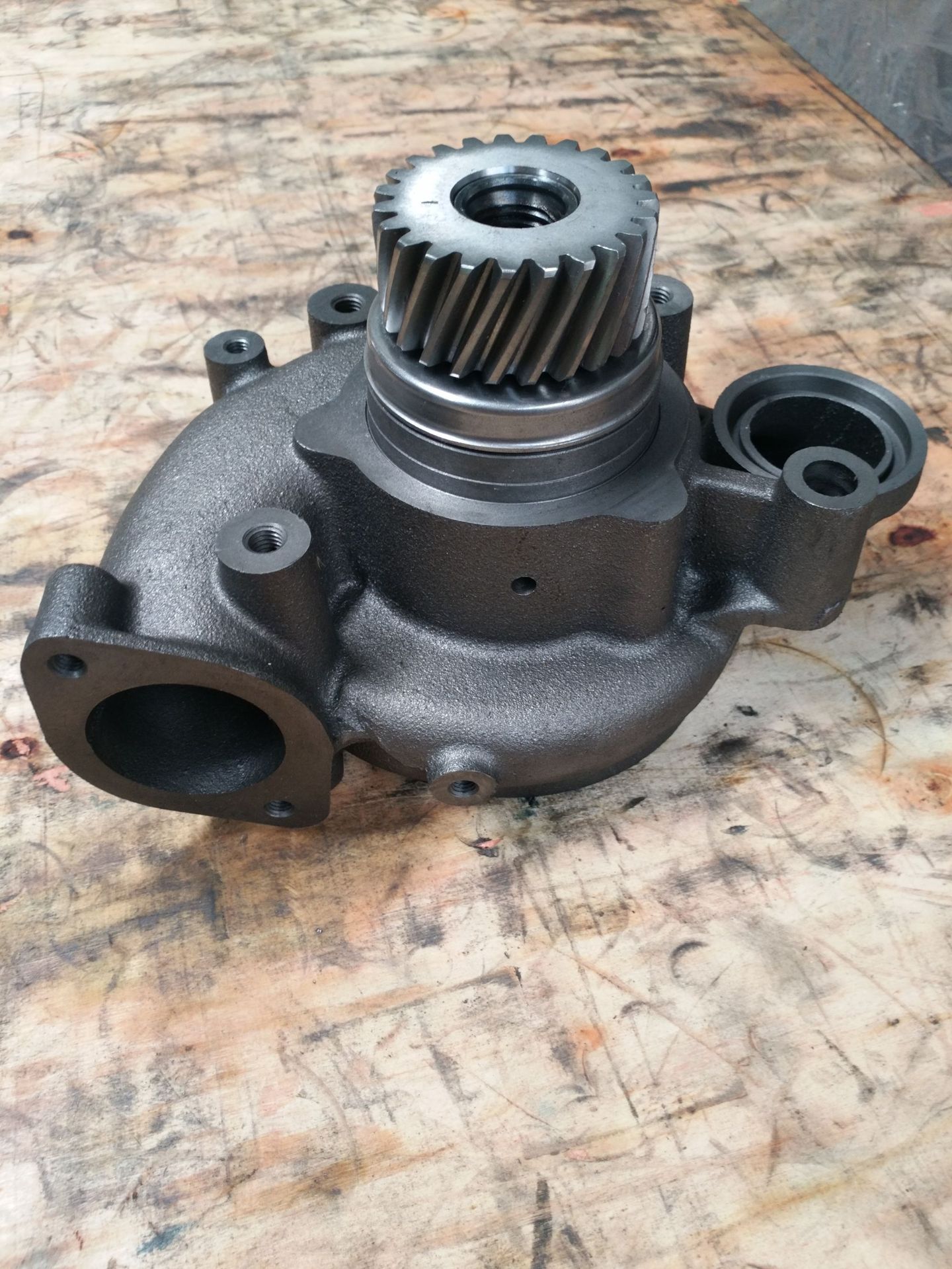 适用于沃尔沃水泵 20575653 3183908 477770 8112185-阿里巴巴