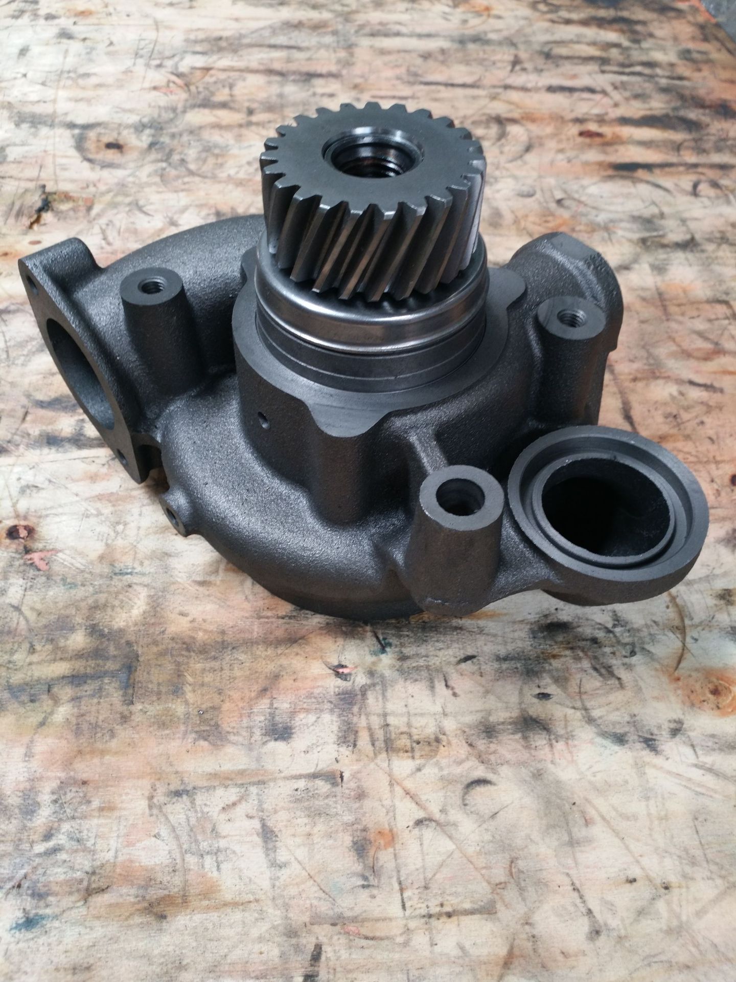 适用于沃尔沃水泵 20575653 3183908 477770 8112185-阿里巴巴