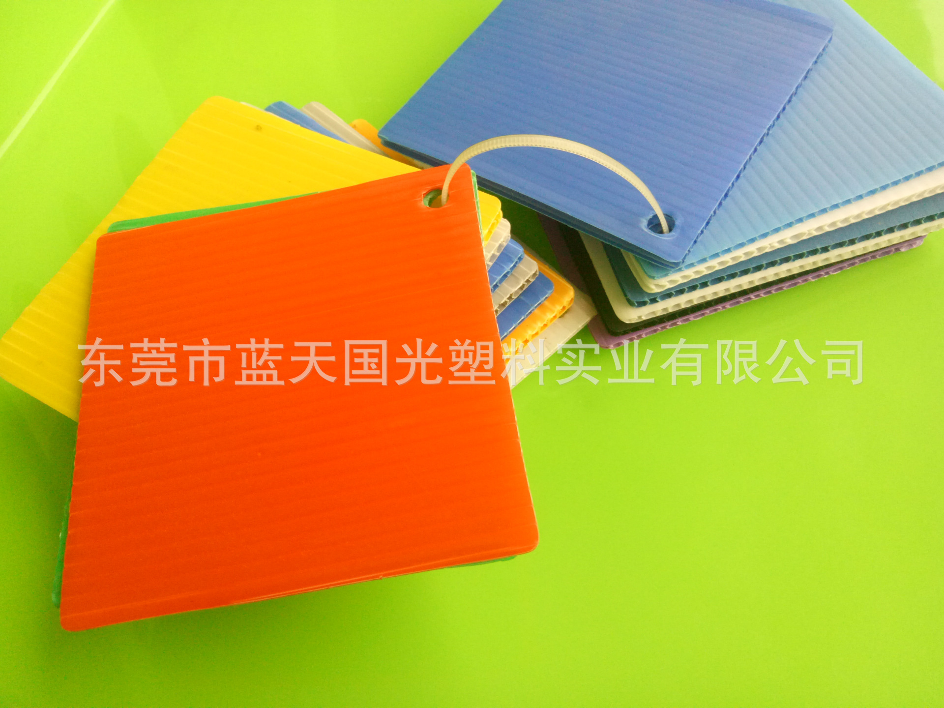 供应可裁切塑料真空板防静电刀卡 塑料防潮瓦楞中空隔板广告板-阿里巴巴