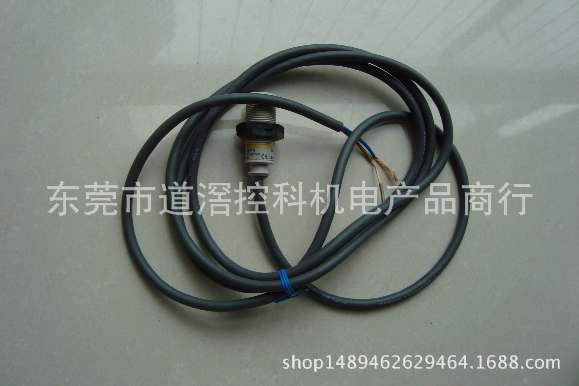 E2F-X5E1 2M 有库存现货 欧姆龙接近传感器M18直流3线式 NPN-阿里巴巴