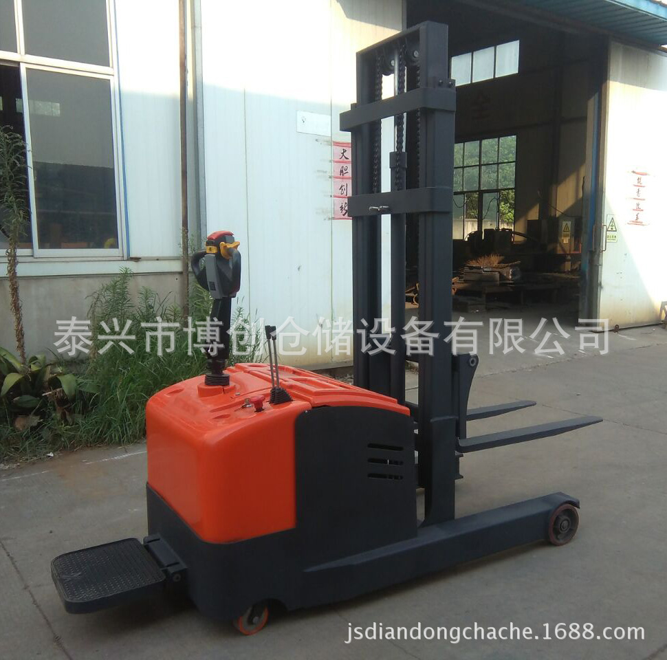 前移式全电动堆高车 电动叉车 前移式 1.5t2吨 平衡重式前移叉车-阿里巴巴