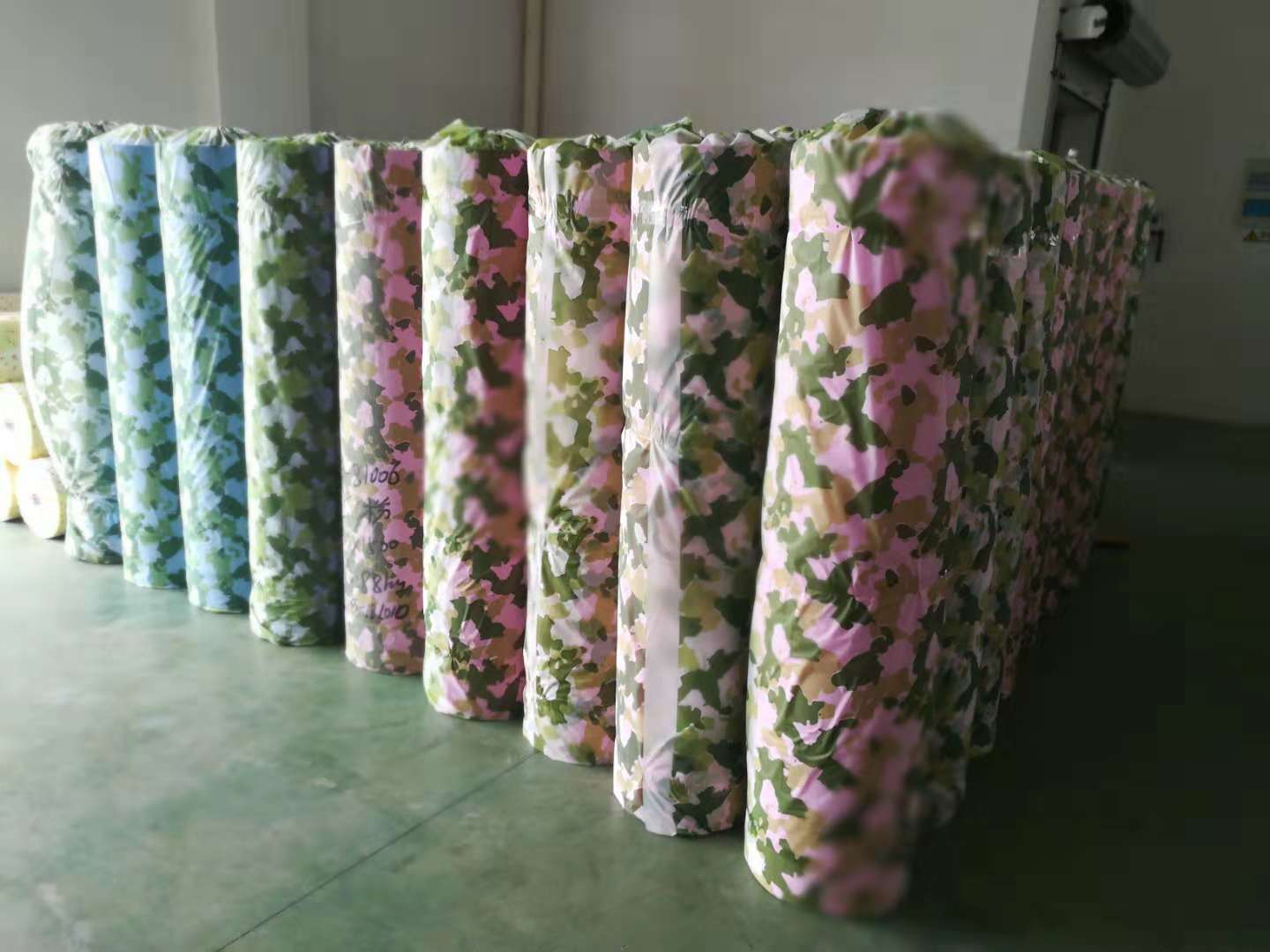 PEVA雨衣面料EVA印花塑料薄膜彩色peva防尘罩时尚雨衣定制批发-阿里巴巴