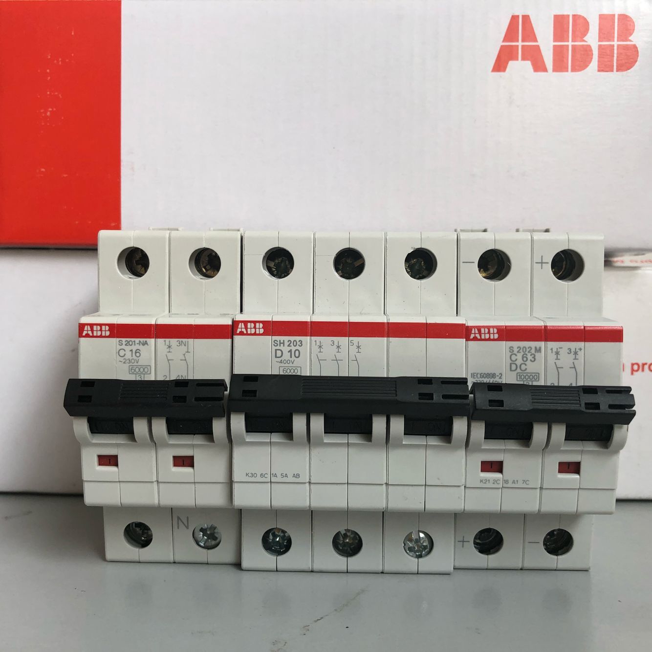 现货原装ABB小型断路器SE202-C20/SE201-C16/GSE203漏电开关正品-阿里巴巴