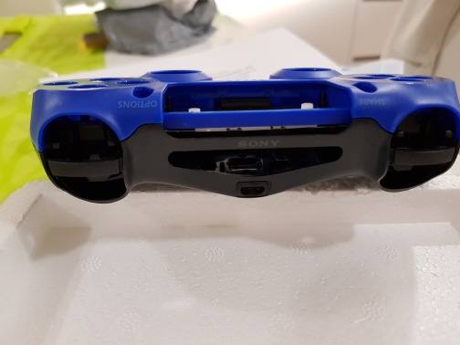 ps4手柄后壳错位,ps4手柄两边的缝隙,ps4手柄键位_大山谷图库