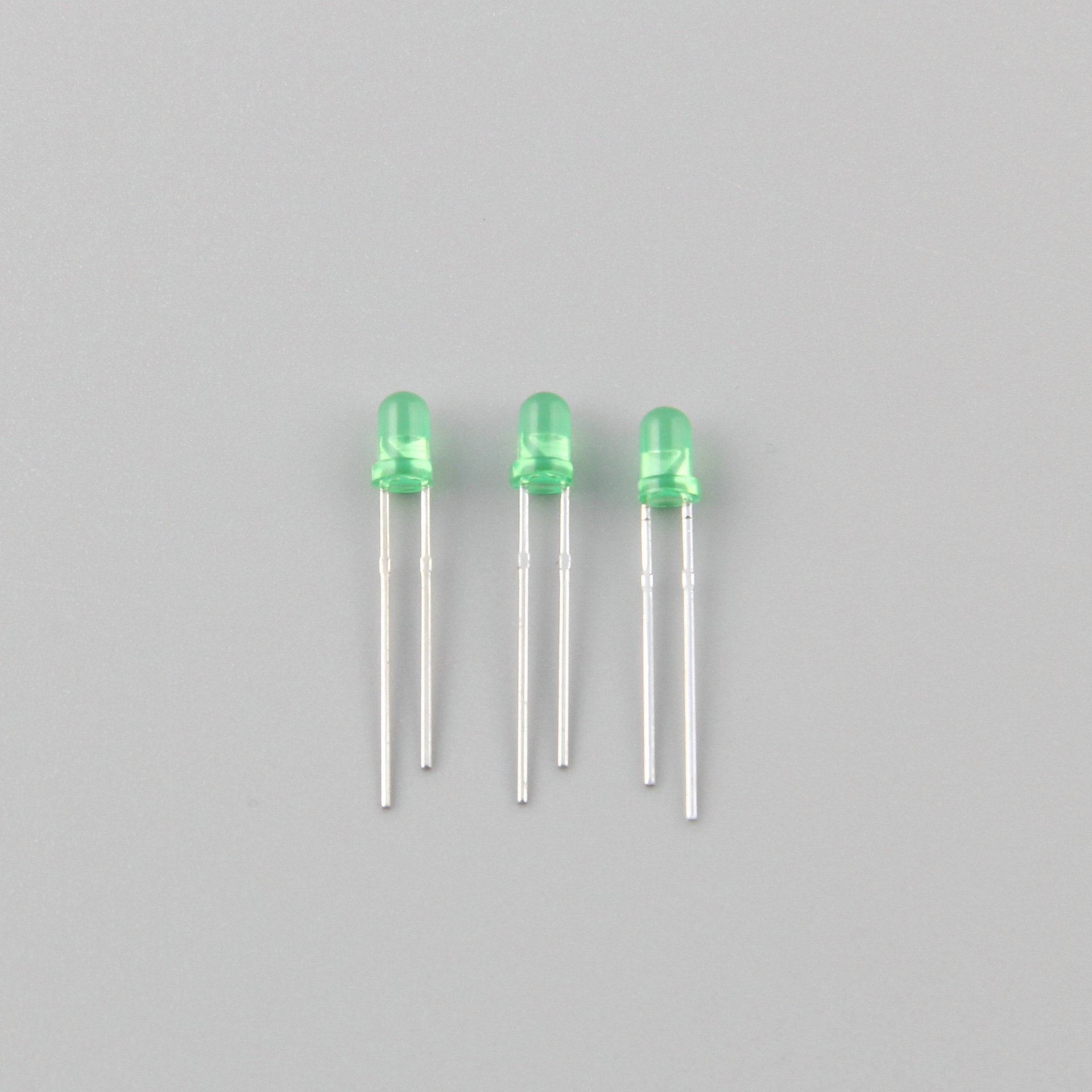 厂家批发3MM圆头有边绿发普绿高亮短脚小功率led灯珠发光二极管-阿里巴巴