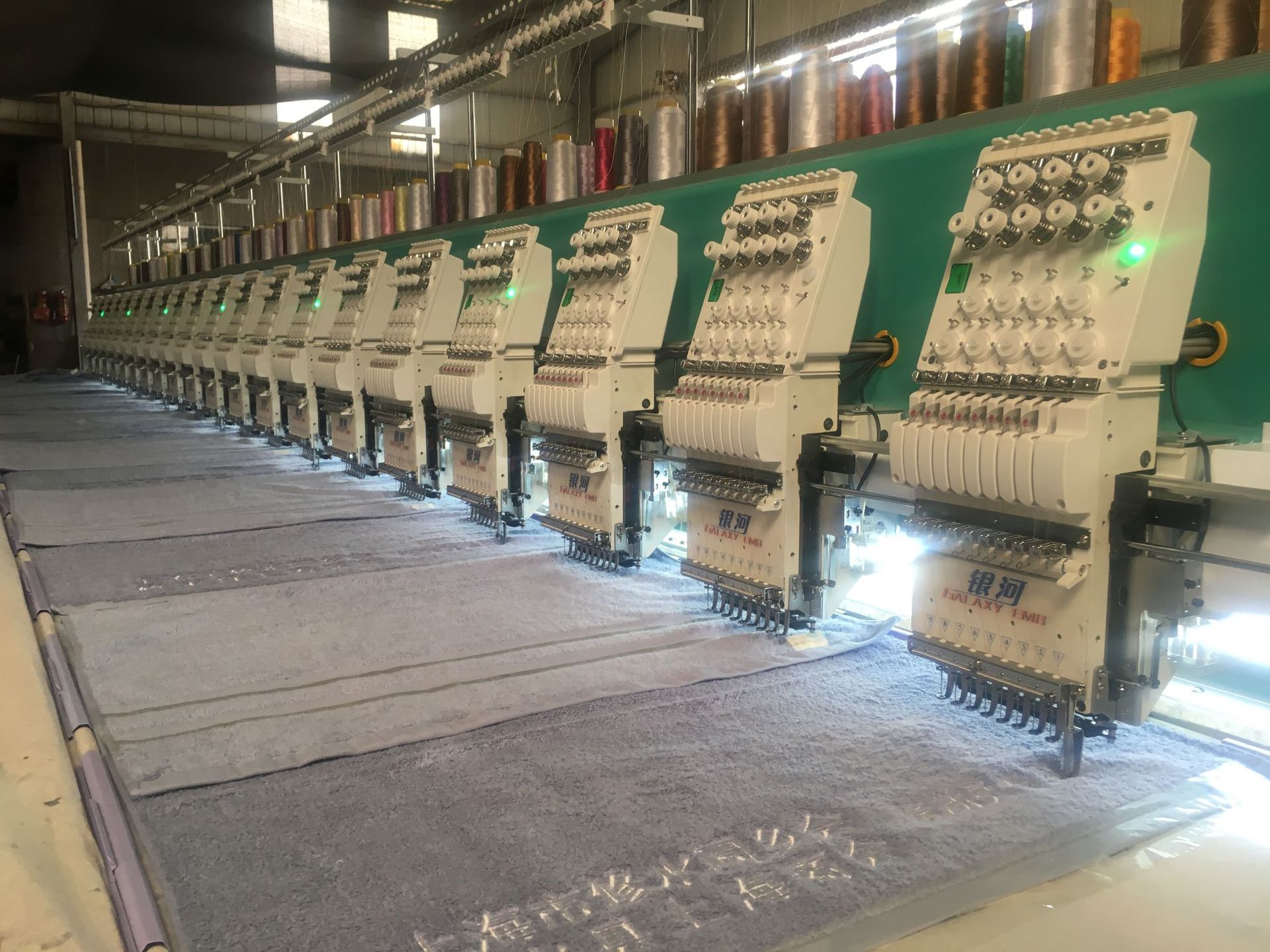 供应全自动电脑绣花机 多功能多头平绣机 高速智能多头服饰绣花机-阿里巴巴