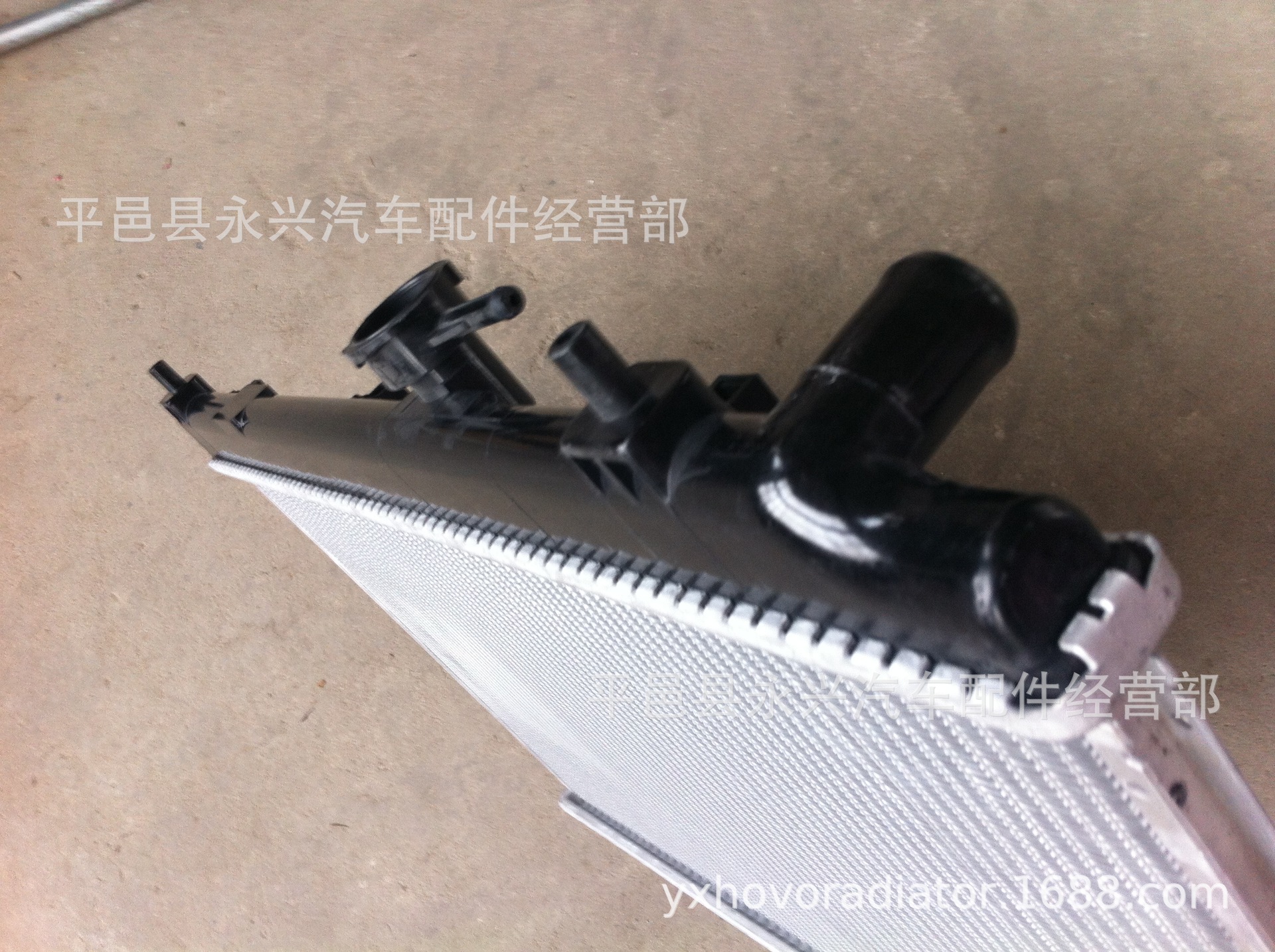 批发2105002803适用奔驰95-02年E级W210E320 3.2L汽车水箱散热器-阿里巴巴