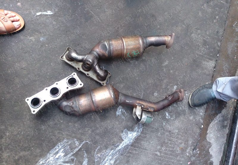 适用宝马X5汽车配件 三元催化器 宝马E70三元催化 进口拆车件-阿里巴巴