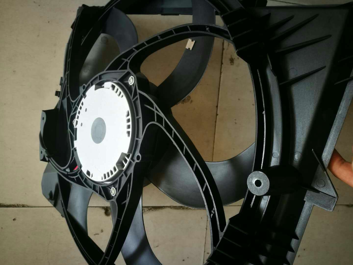 散热器风扇 冷却电子扇 适用宝马E90电子扇总成 17117590699-阿里巴巴