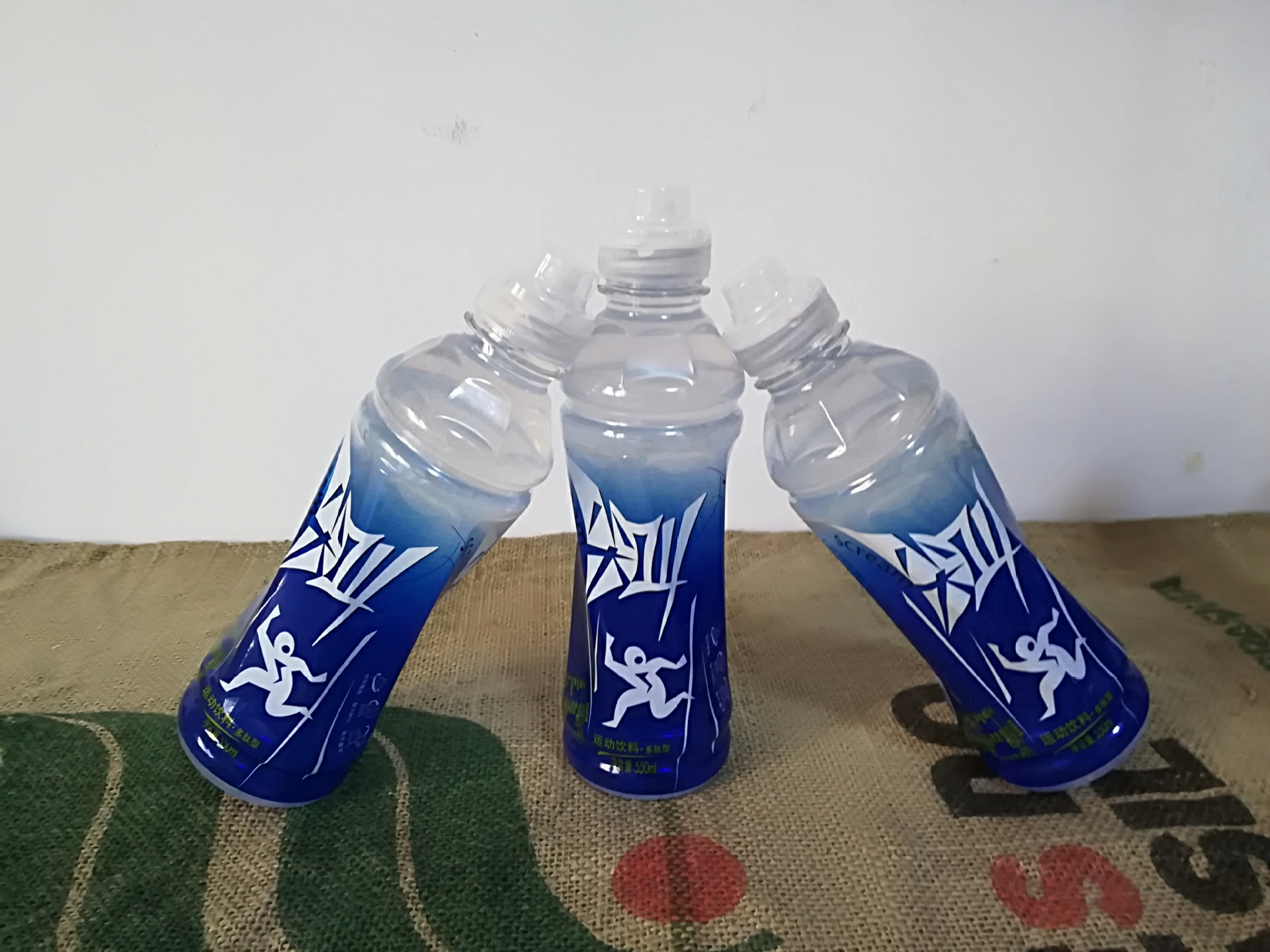 批发 农夫山泉 尖叫 运动饮料550ml* 15瓶 欢迎选购-阿里巴巴