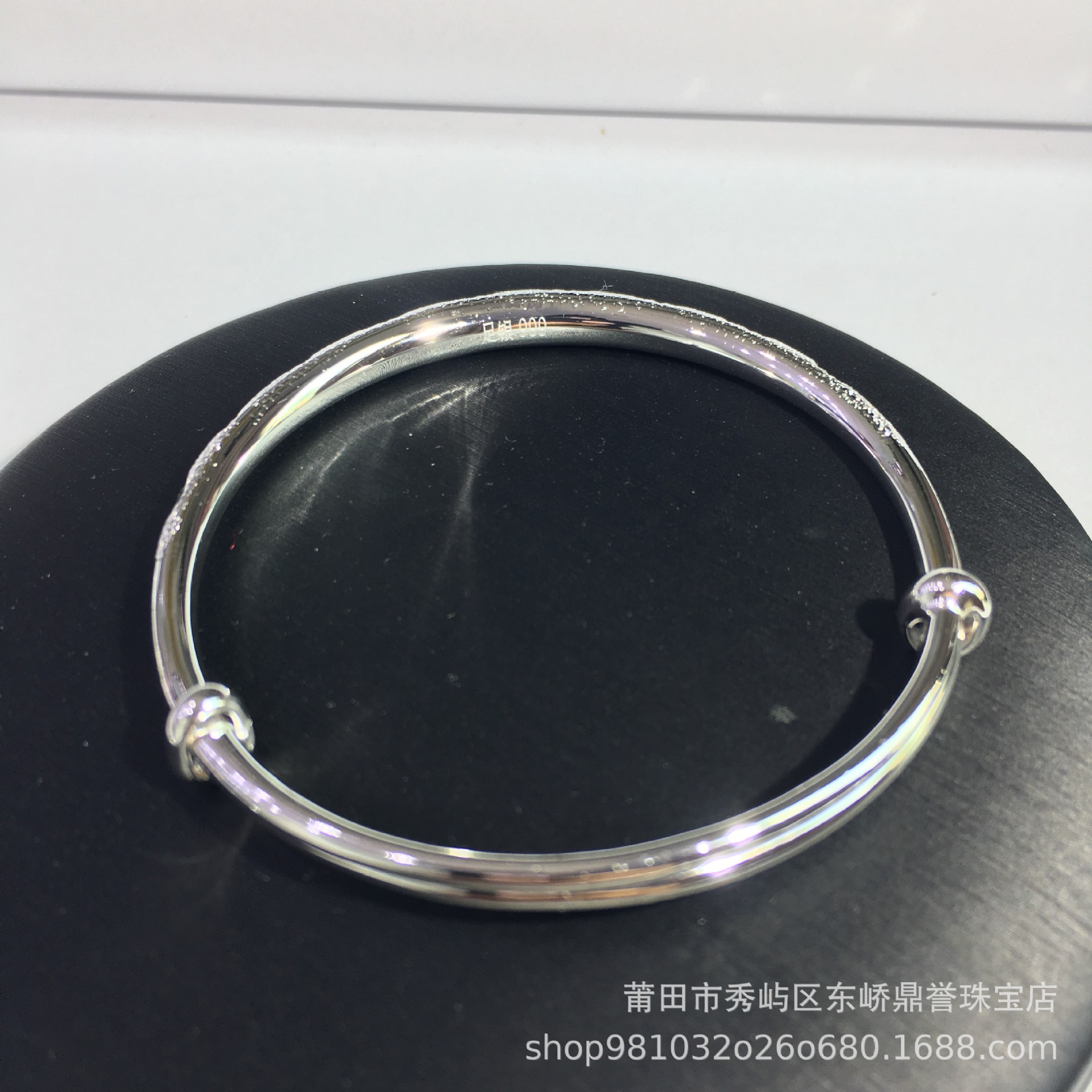 S999纯银车花满天星银手镯大人磨砂实心推拉圆肚银镯子足银女手环-阿里巴巴