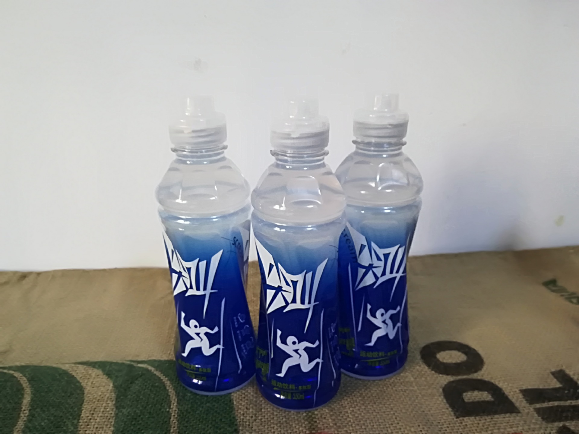 批发 农夫山泉 尖叫 运动饮料550ml* 15瓶 欢迎选购-阿里巴巴