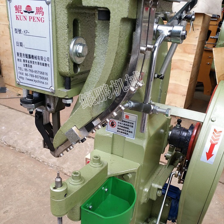 立式铆钉机生产厂家 半空心钉铆钉机 头盔安全帽生产设备铆钉机器-阿里巴巴