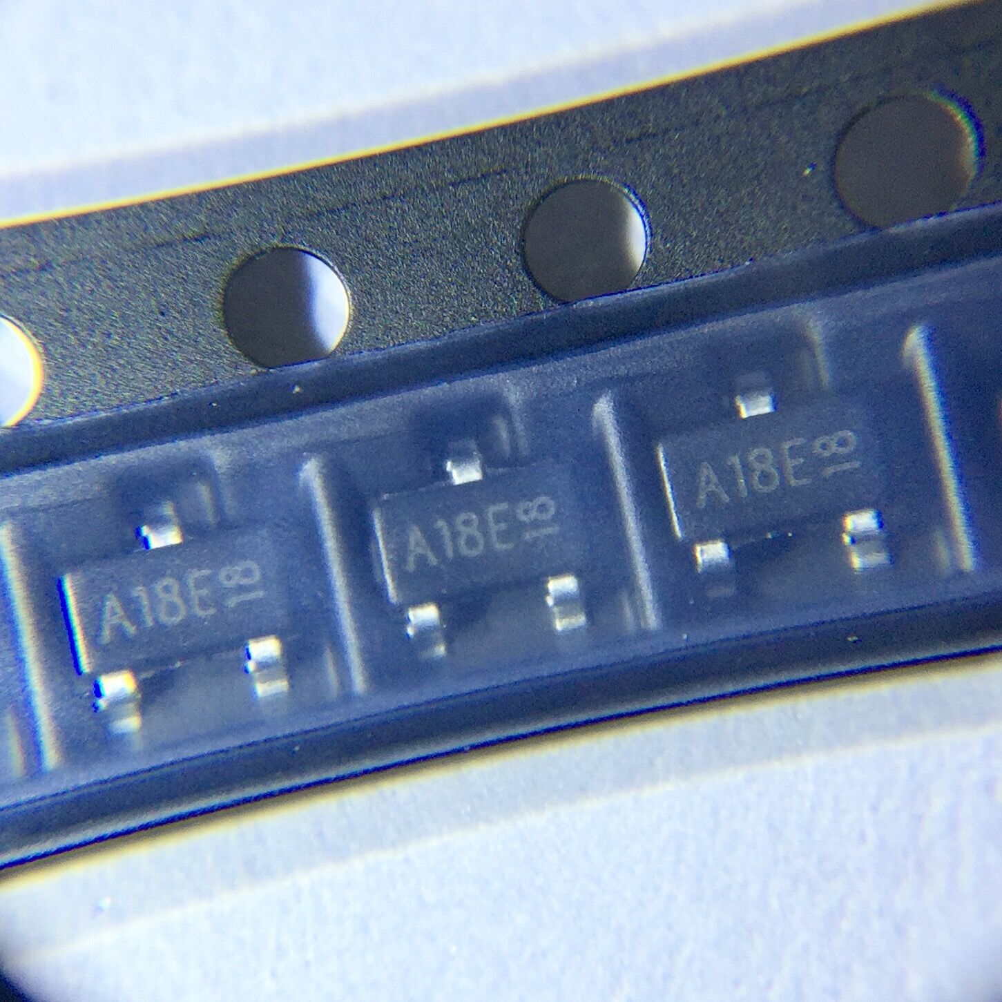 AO3401 贴片三极管3401 丝印A18E SOT-23-3 MOS管 大体积-阿里巴巴