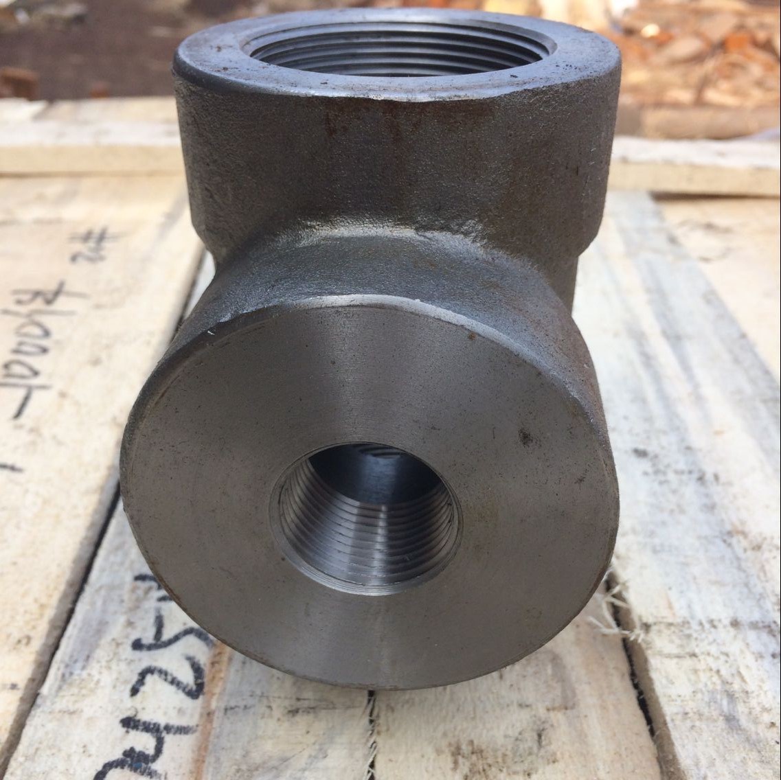 厂家供锻制碳钢Q235 /20# /A105内螺纹三通 NPT CL2000 GB/T14383-阿里巴巴