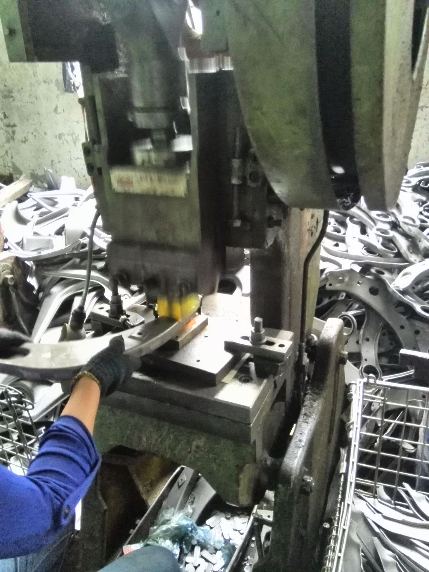 汽车悬挂球头46842581 46779293 7081835 7082812 46543045-阿里巴巴