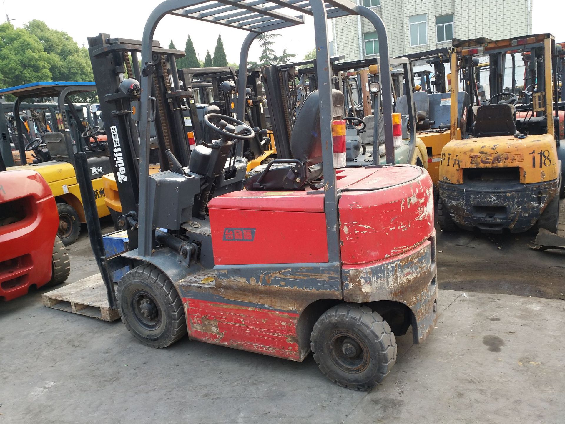 厂家供应二手叉车5吨内燃叉车合力5吨三节二级升高4.5米电动叉车-阿里巴巴