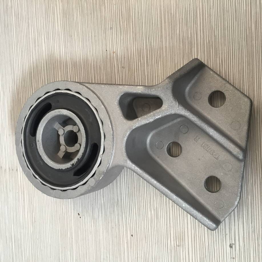 厂家销售欧系重卡P380水箱固定支架OE;1791181质量三包量大从优-阿里巴巴