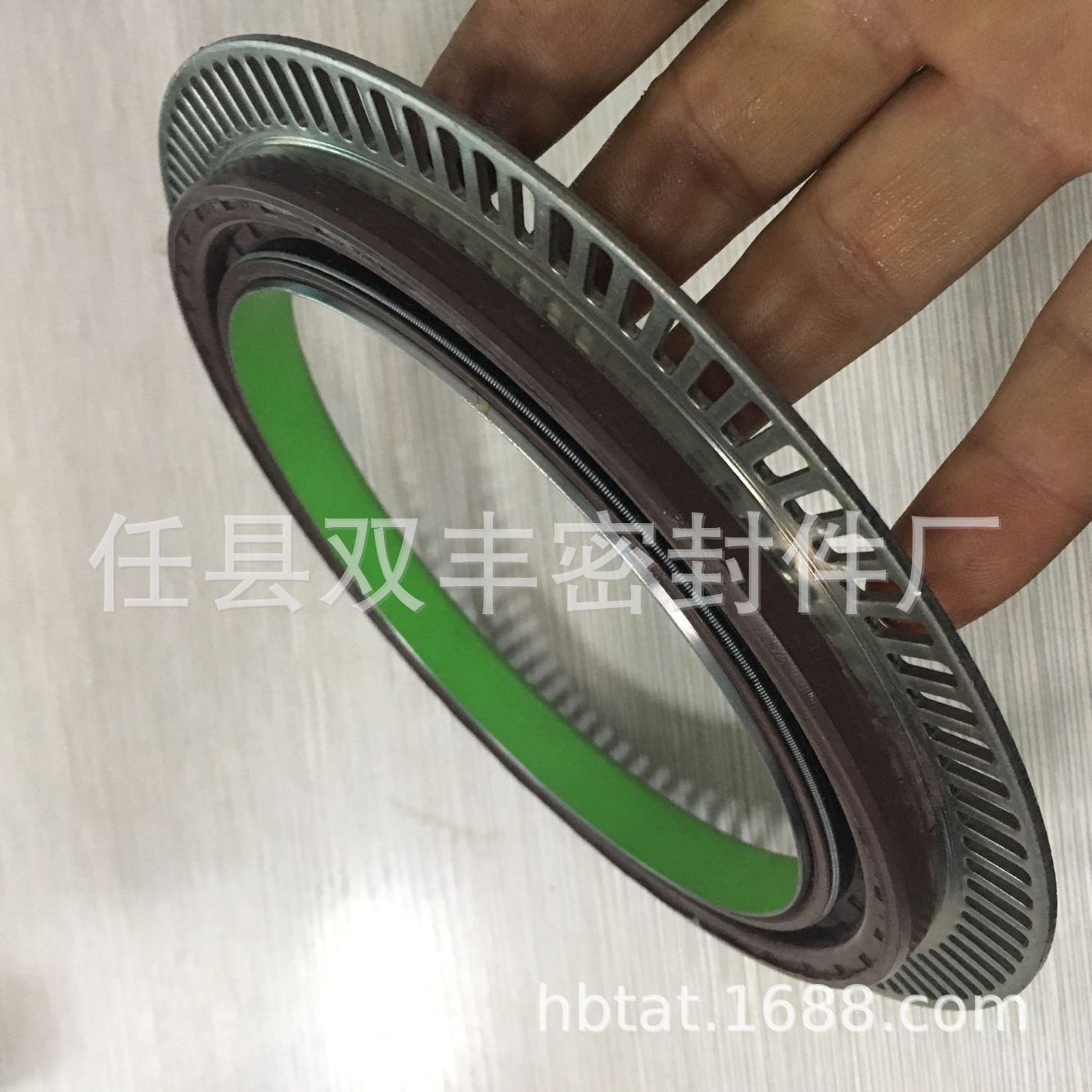 厂家销售重卡后轮油封OE;1965036000型号141.3X175/205X11/14三包-阿里巴巴