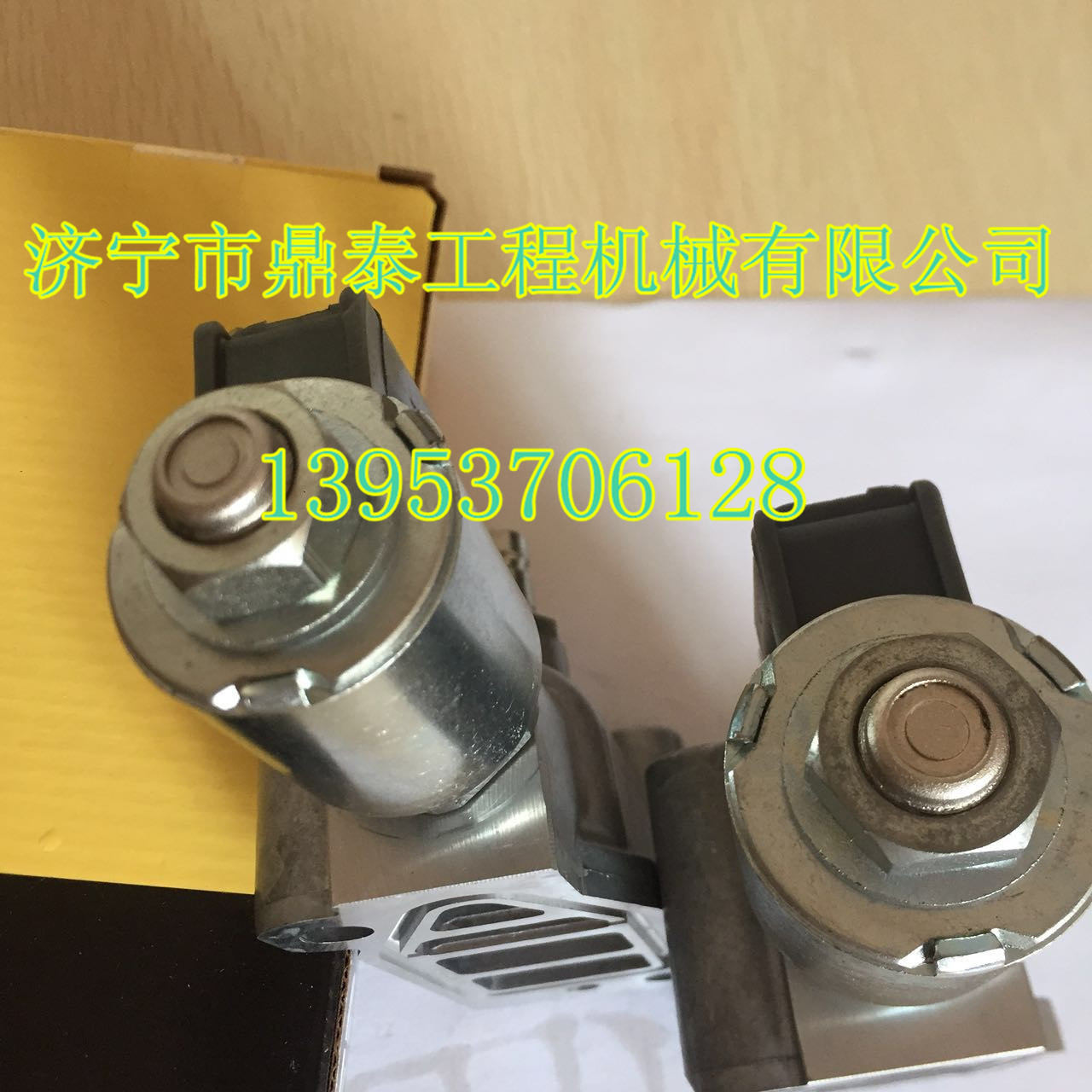 销售推土机配件卡特D6D D6R 推土机变速箱调制电磁阀 2443114-阿里巴巴