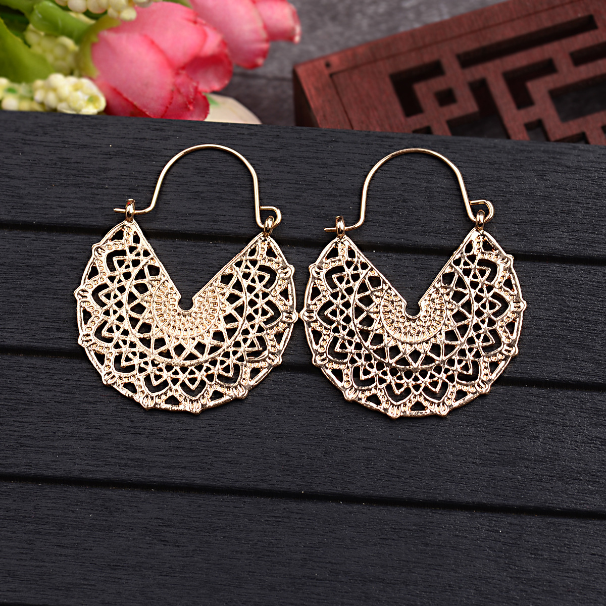 Ethnic hollow pattern earrings creative mysterious golden earrings ...