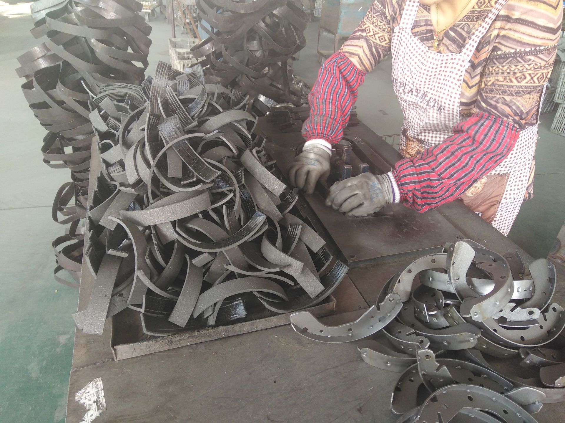 生产出口美国铆接鼓式刹车蹄，刹车蹄片，制动蹄片58305-5KA20-阿里巴巴