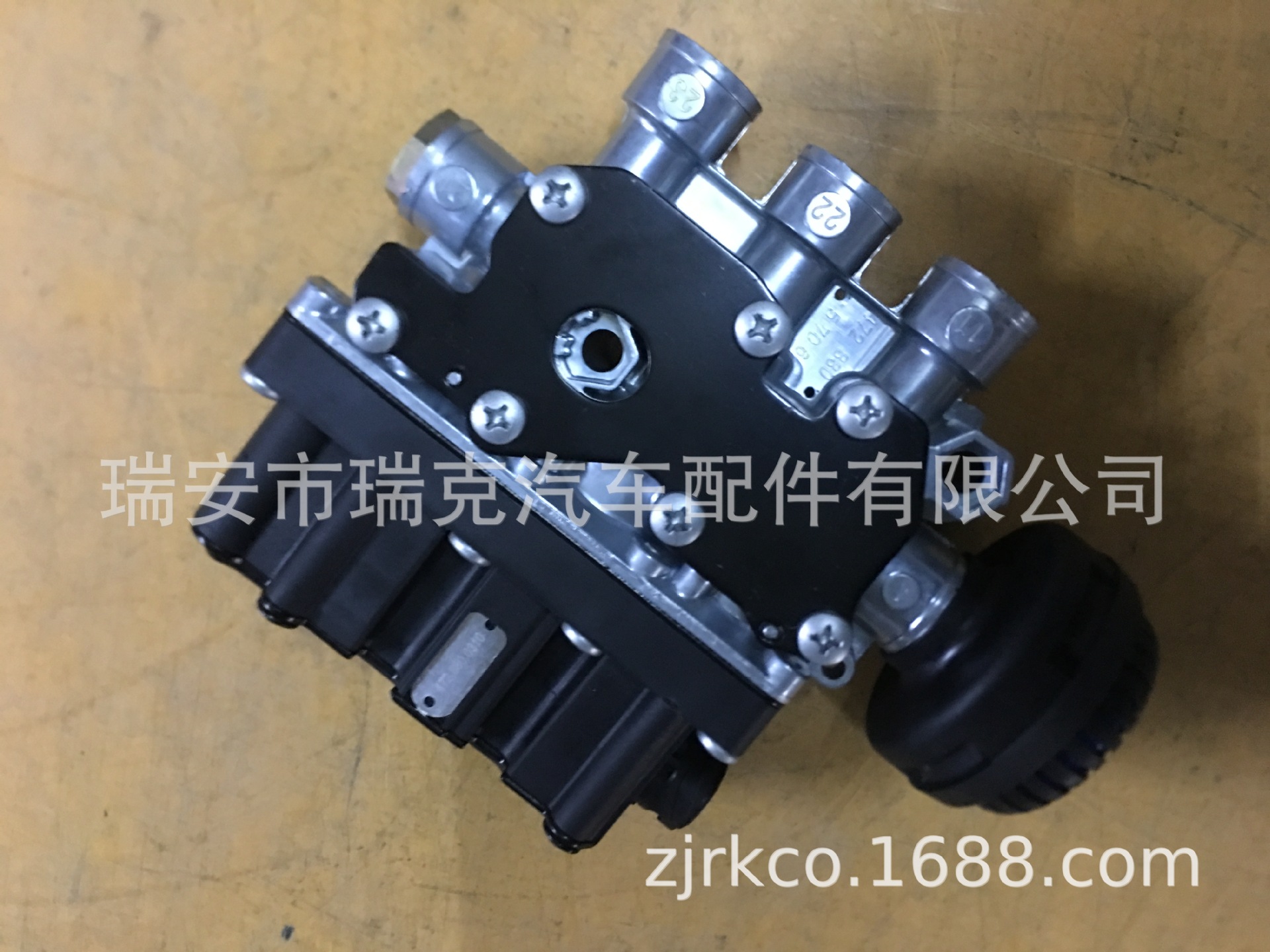 适用于BENZ后桥气囊电磁阀 0003278525 0003276725 0003278425-阿里巴巴